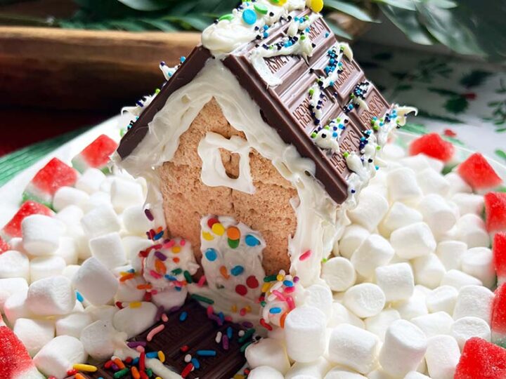 Easy to Make Graham Cracker Gingerbread House