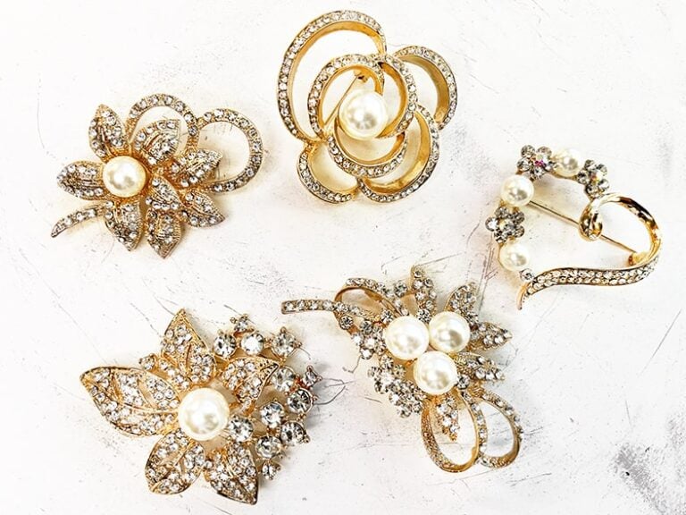 How to Make a Pretty Brooch Pin Bracelet