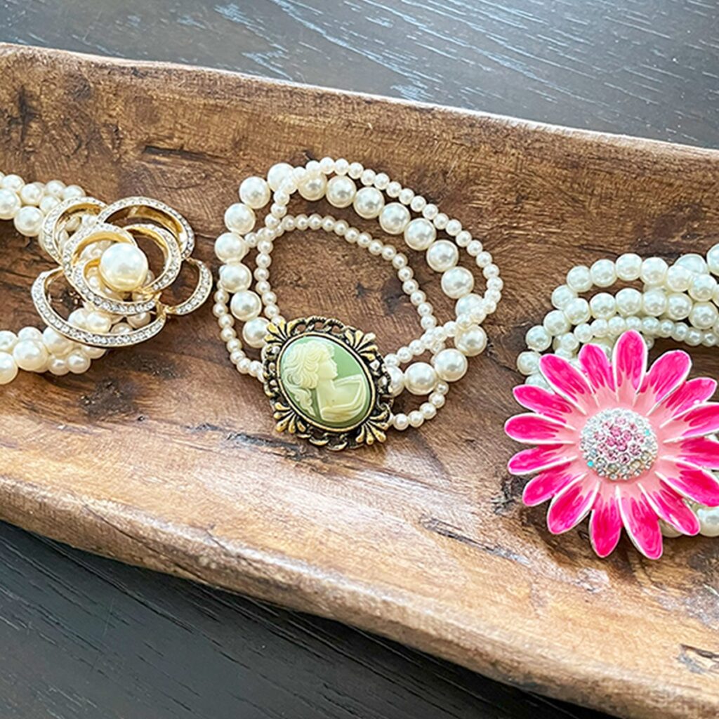 How to Make a Pretty Brooch Pin Bracelet